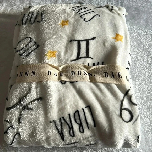 Rae Dunn | Bedding | Nwt Rae Dunn Zodiac Signs Soft Plush Throw Blanket ...